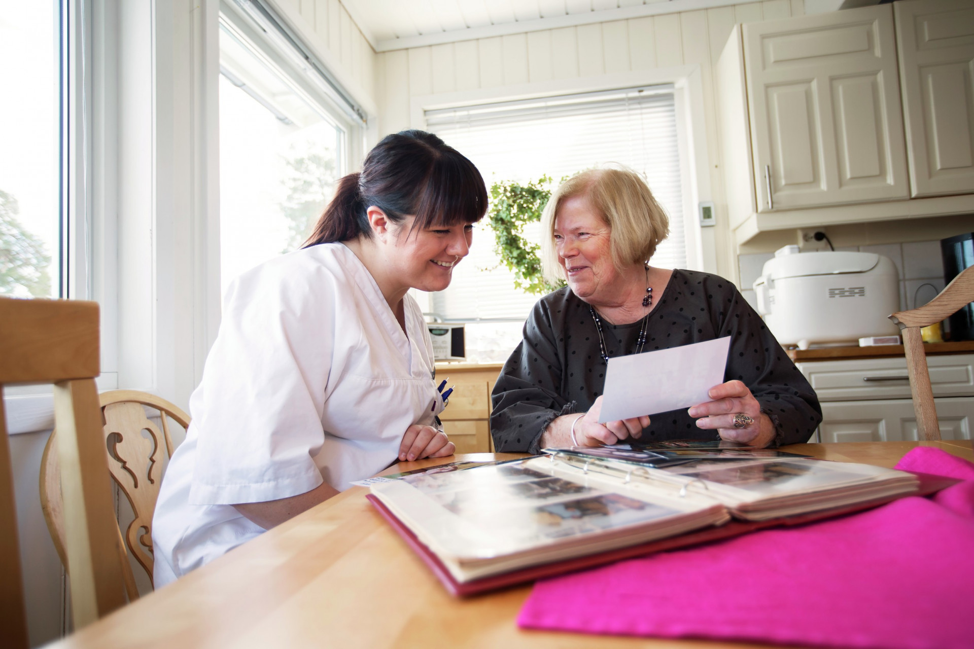 Setter ny standard for norske sykepleiere - Nasjonalt senter for ...